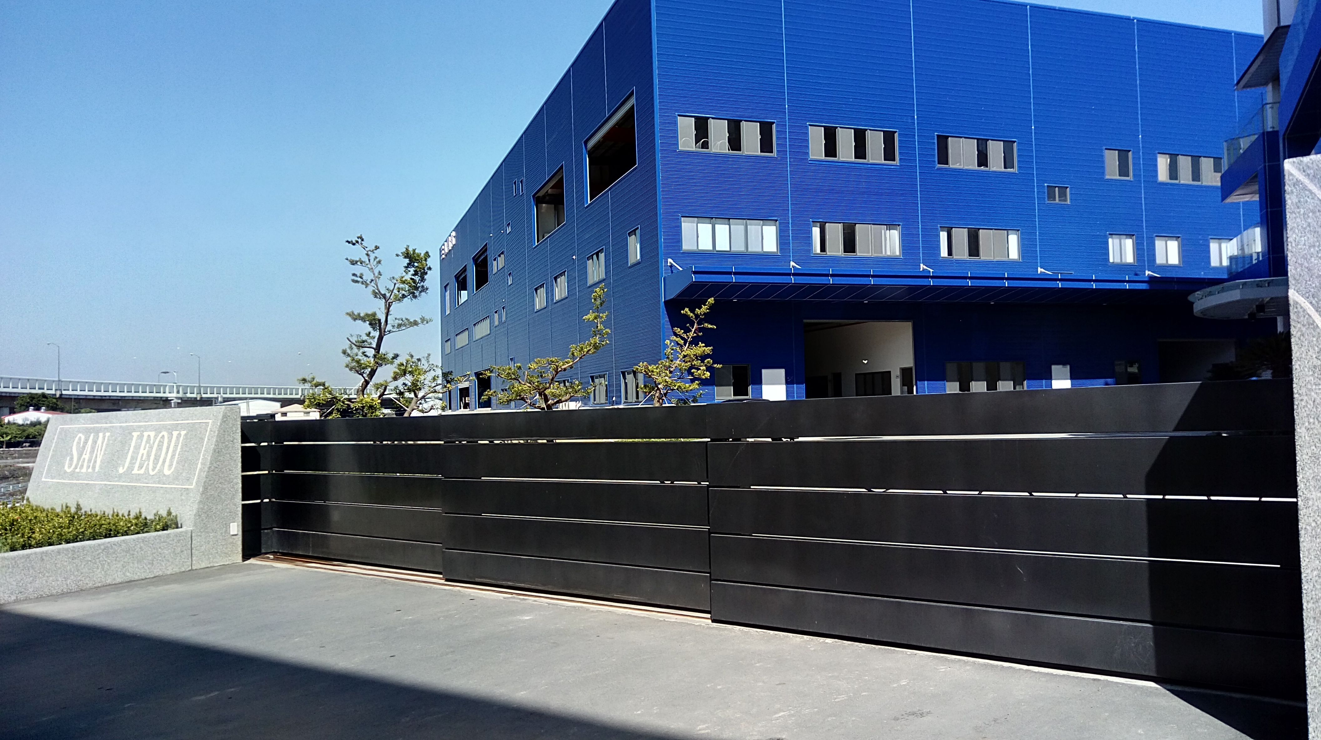 Products-Multi-Section Sliding Gate