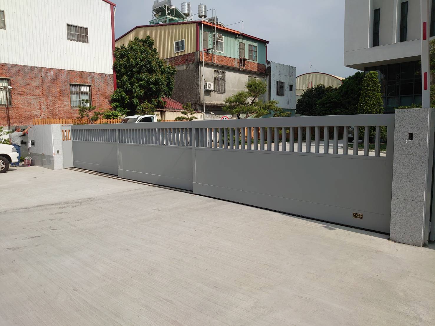 Products-Multi-Section Sliding Gate