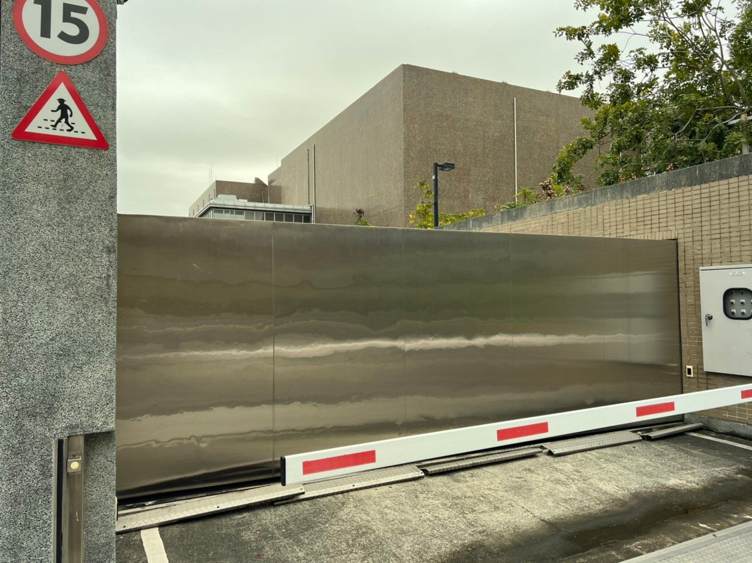 Products-Swing Flood Barrier